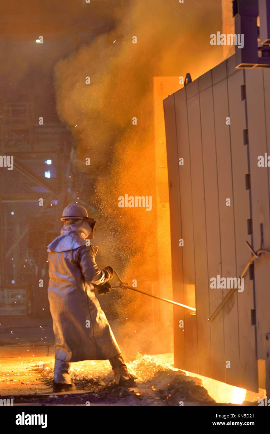 Melting Gold Foundry High Resolution Stock Photography and Images - Alamy