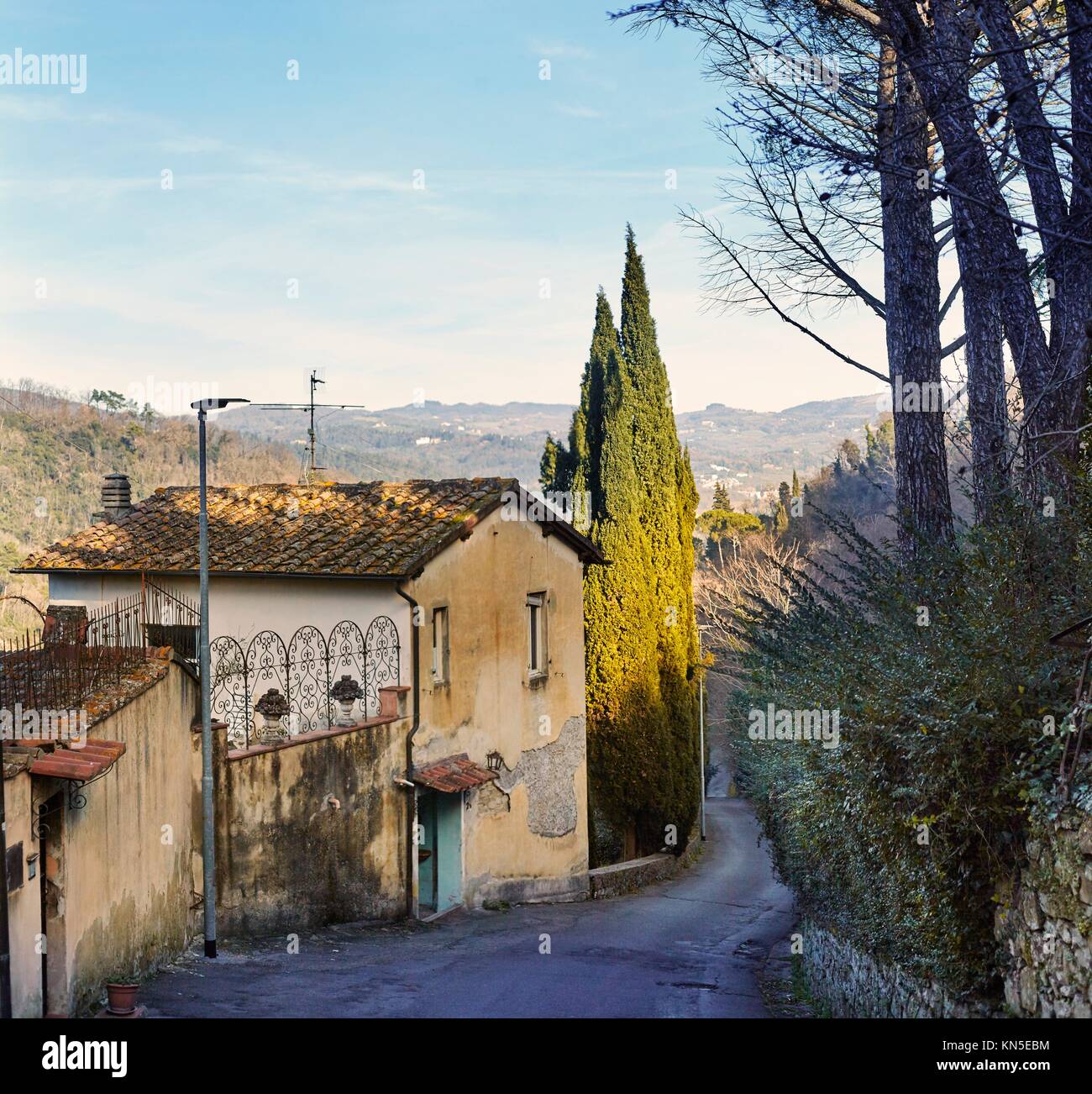 Typical italian village street scene hi-res stock photography and ...