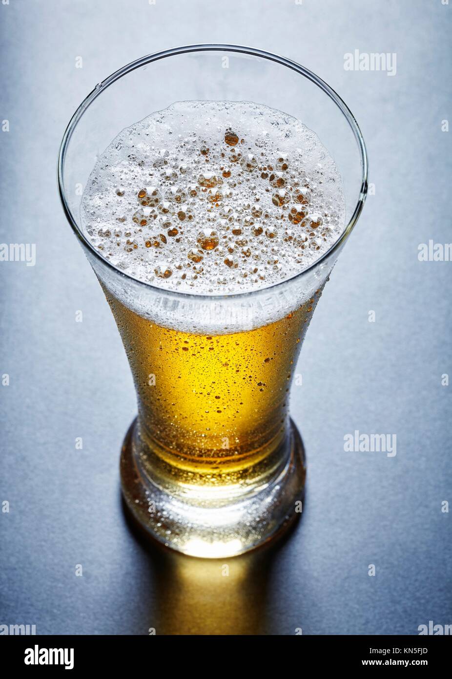 Beer from top foam hi-res stock photography and images - Alamy