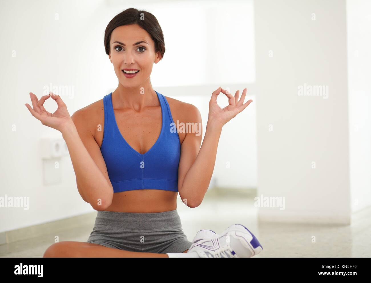 One woman sitting posture hi-res stock photography and images - Alamy