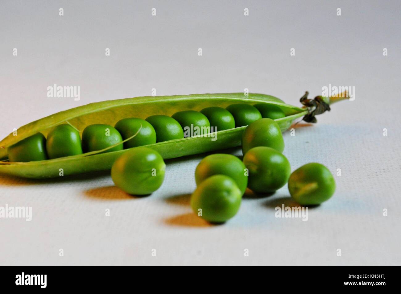India green pea hi-res stock photography and images - Alamy