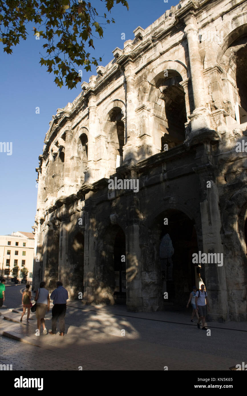 Roman amphitheatre nimes gard hi-res stock photography and images - Alamy