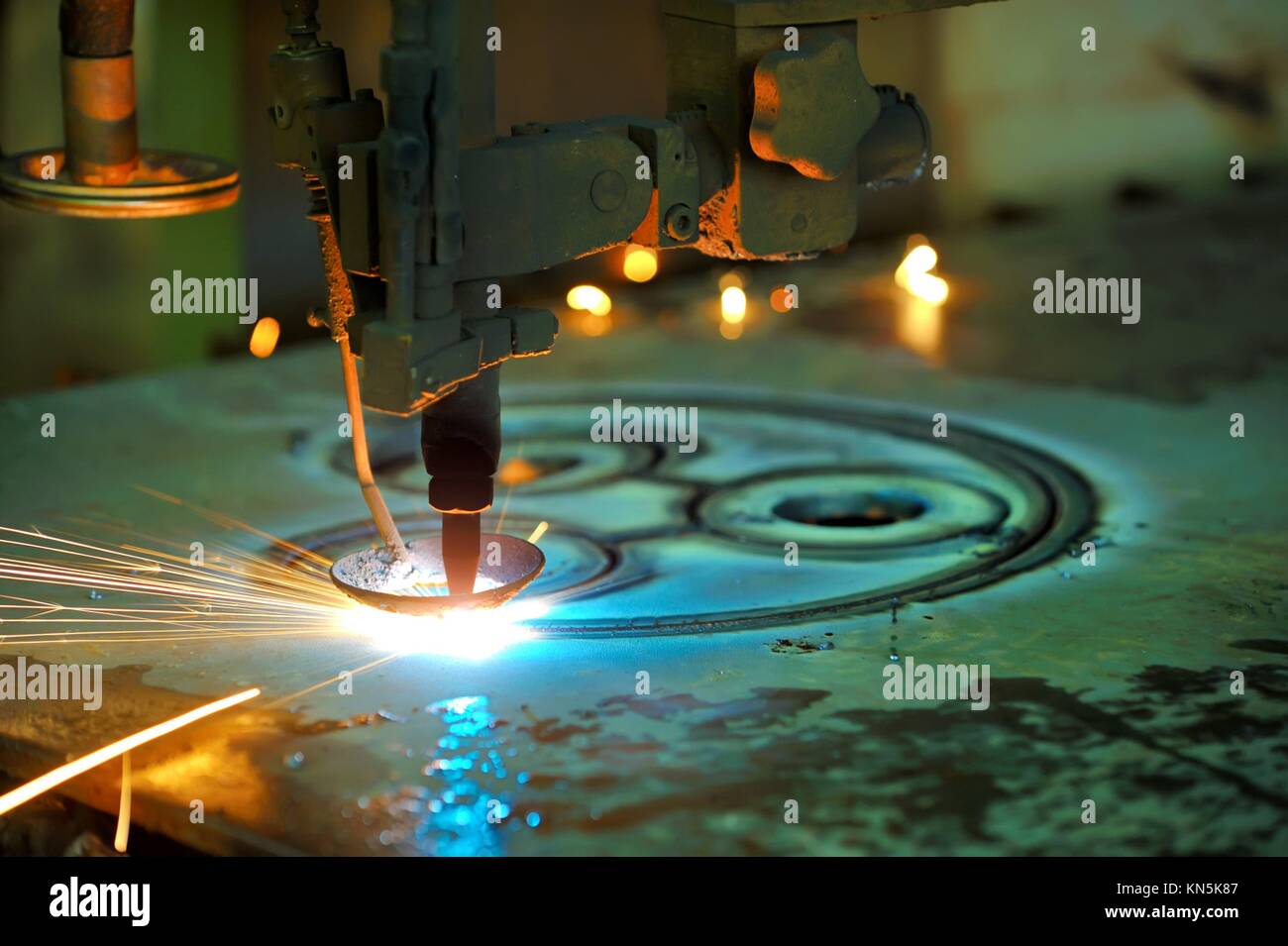 Plasma cutting machine ship hi-res stock photography and images - Alamy