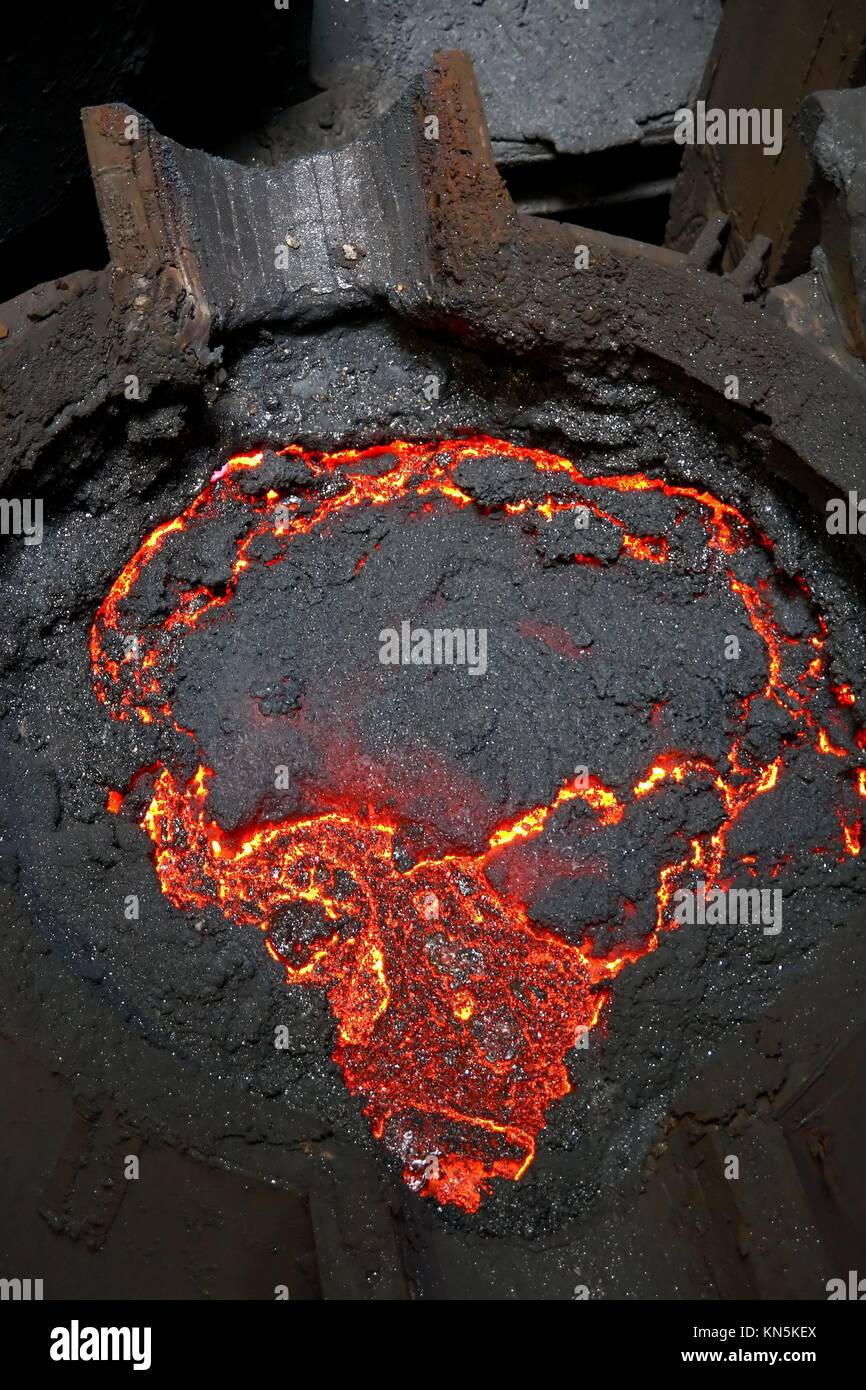 Molten Steel Ladle High Resolution Stock Photography and Images - Alamy
