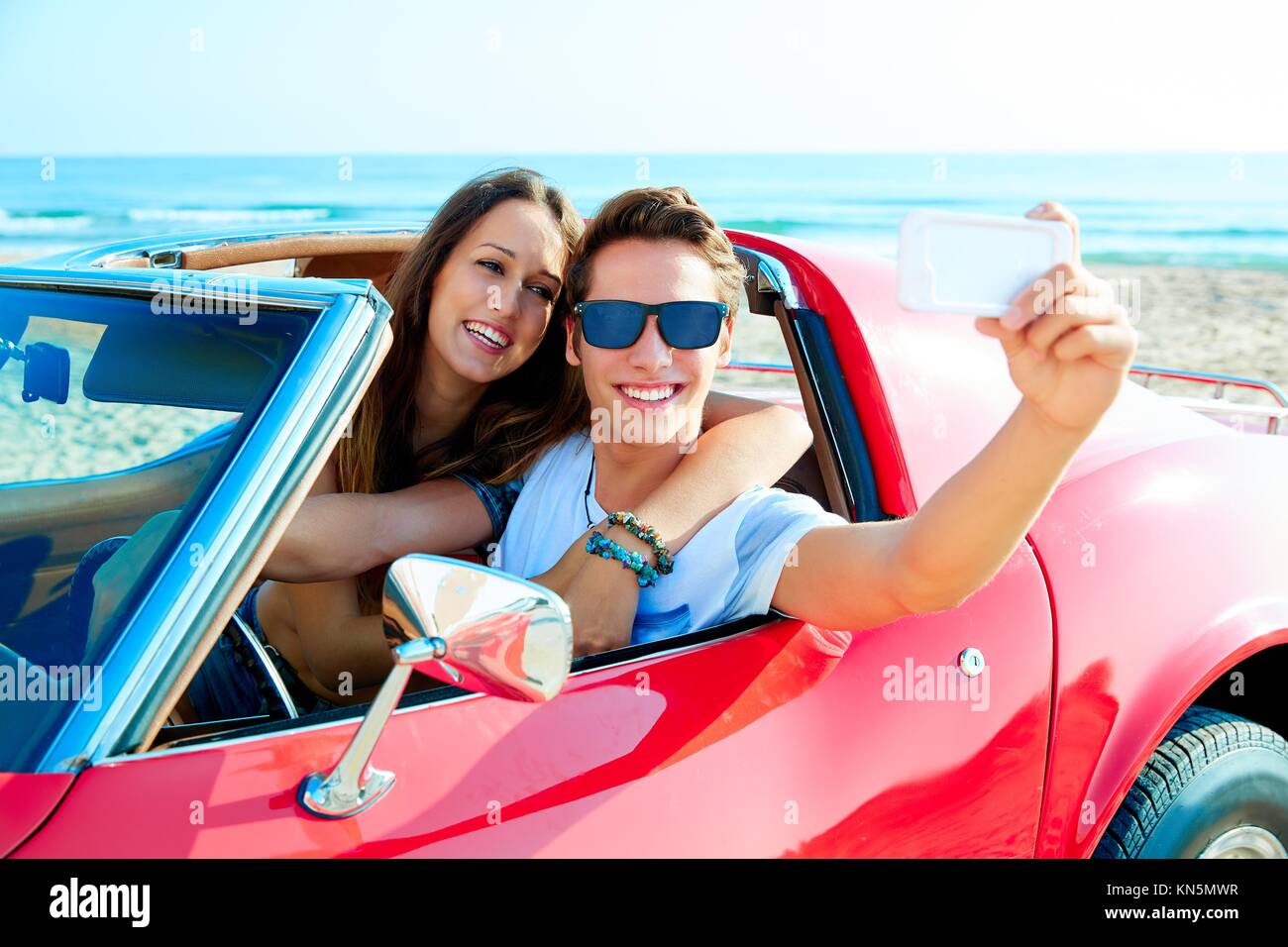 Car convertible sea couple hi-res stock photography and images - Alamy