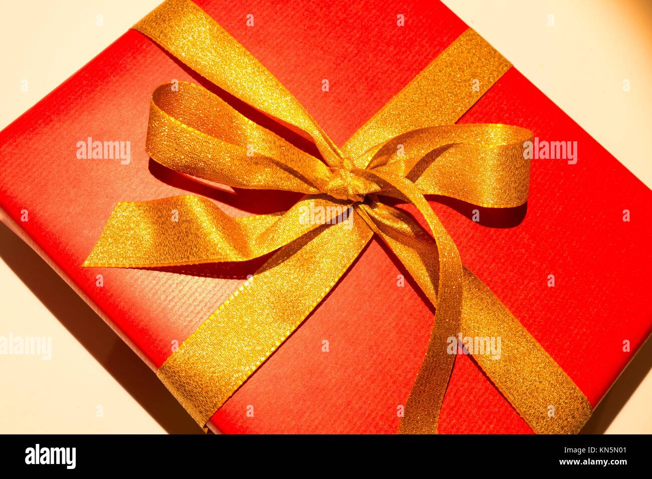 Golden present hi-res stock photography and images - Alamy
