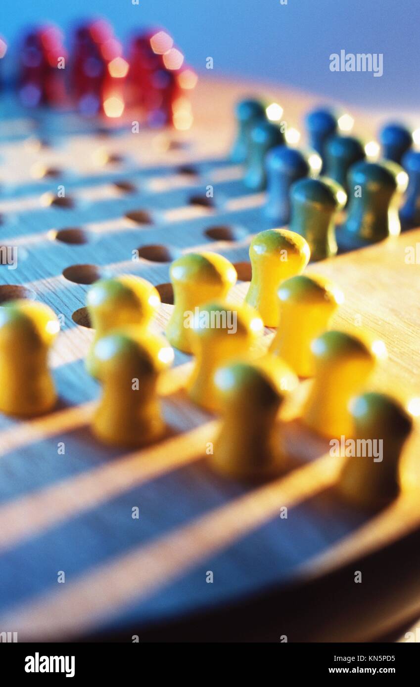 Chinese people playing checkers hi-res stock photography and images - Alamy