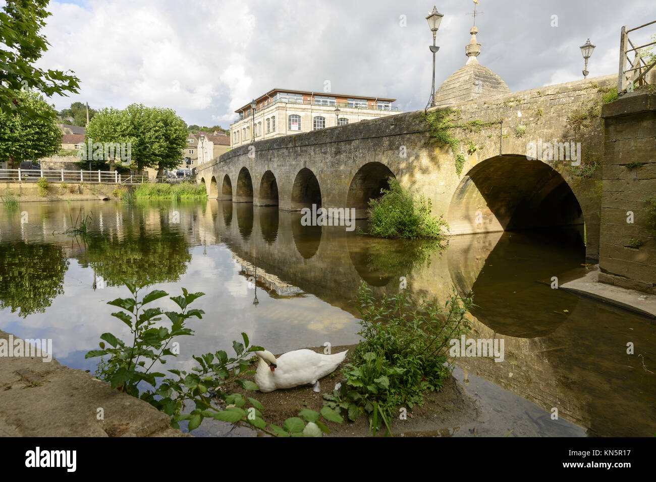 Old english stone bridge hi-res stock photography and images - Alamy