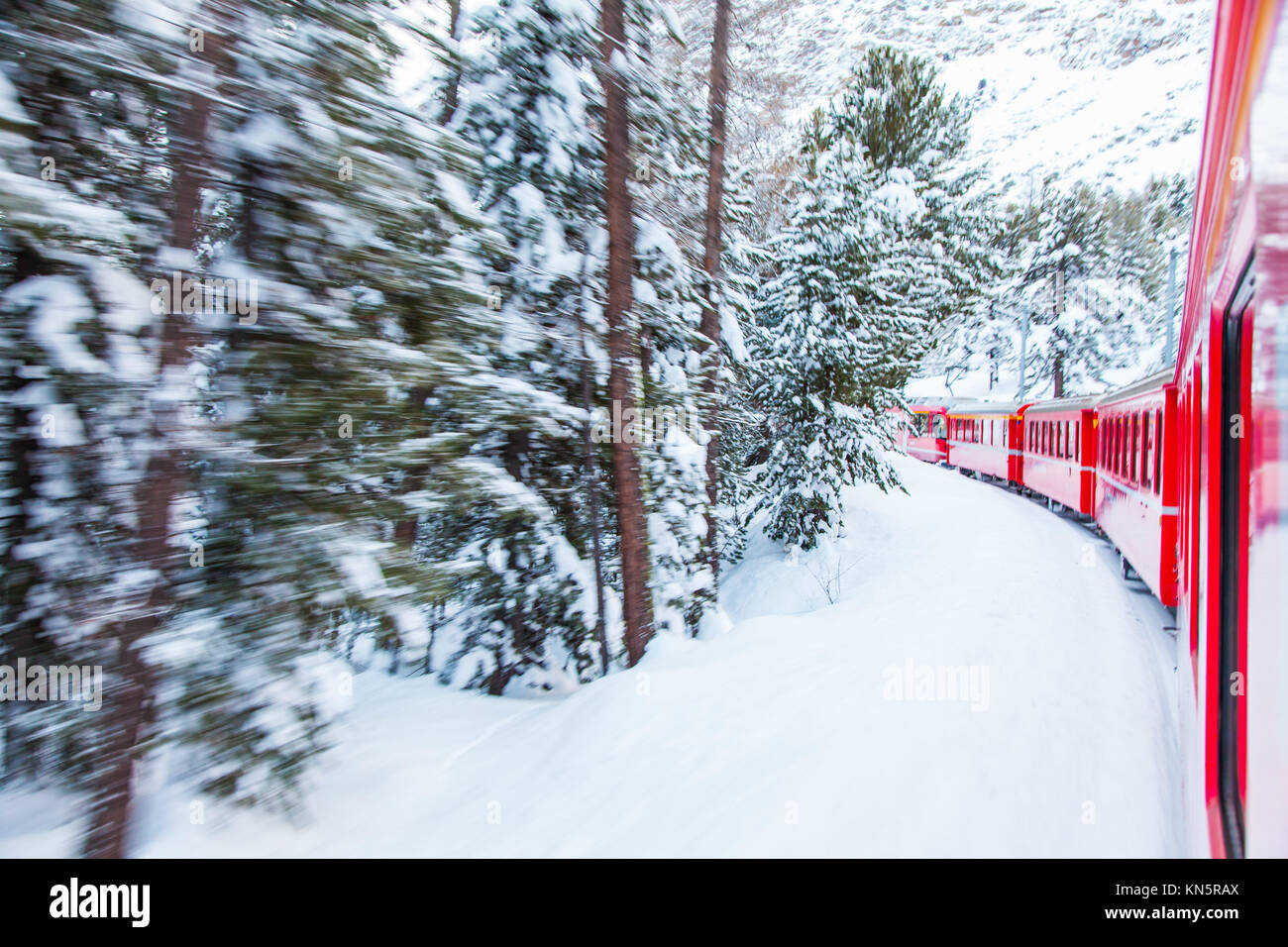Red train winter hi-res stock photography and images - Alamy