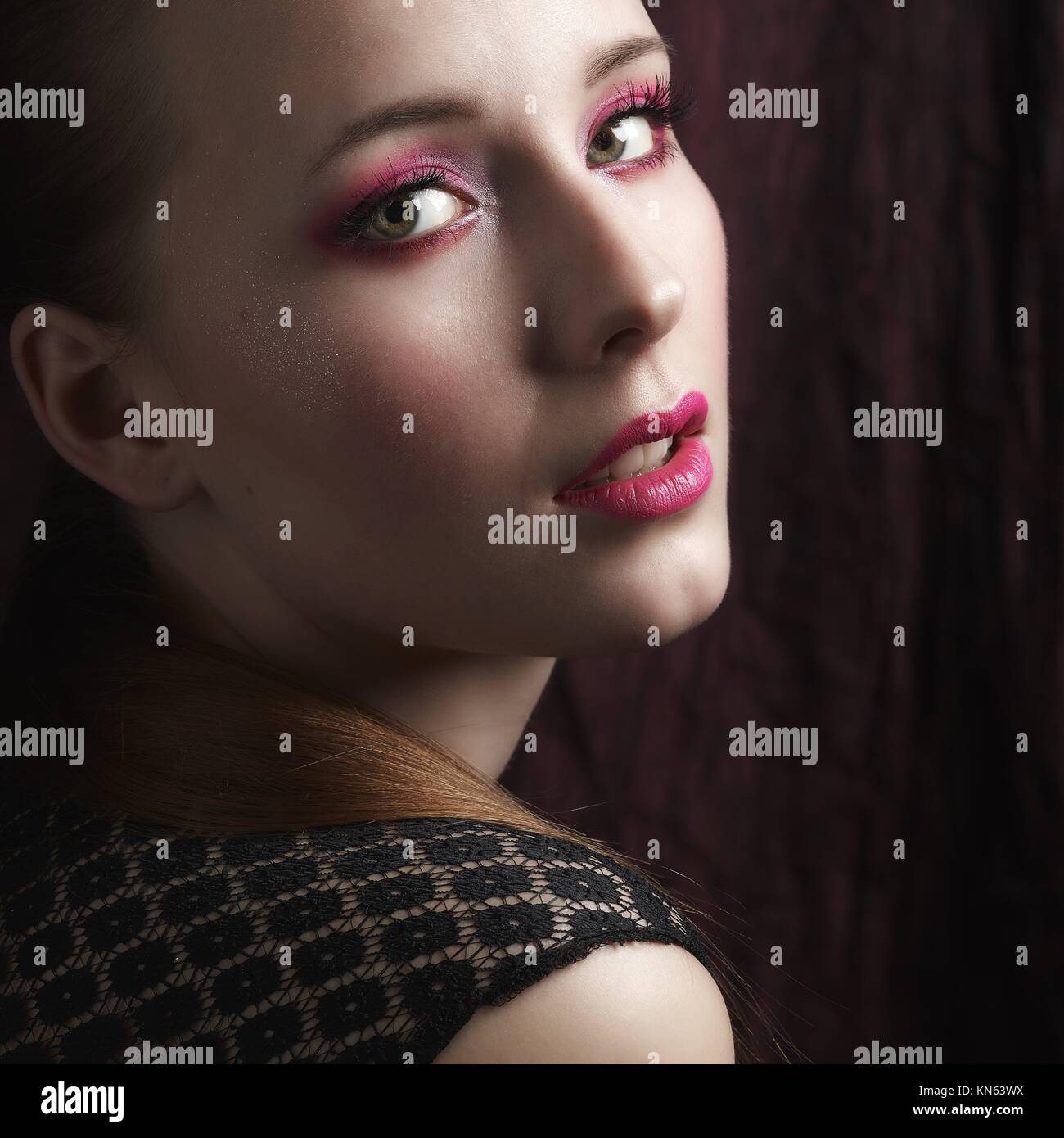 Looking at camera beauty fashion model fashion close up hi-res stock ...