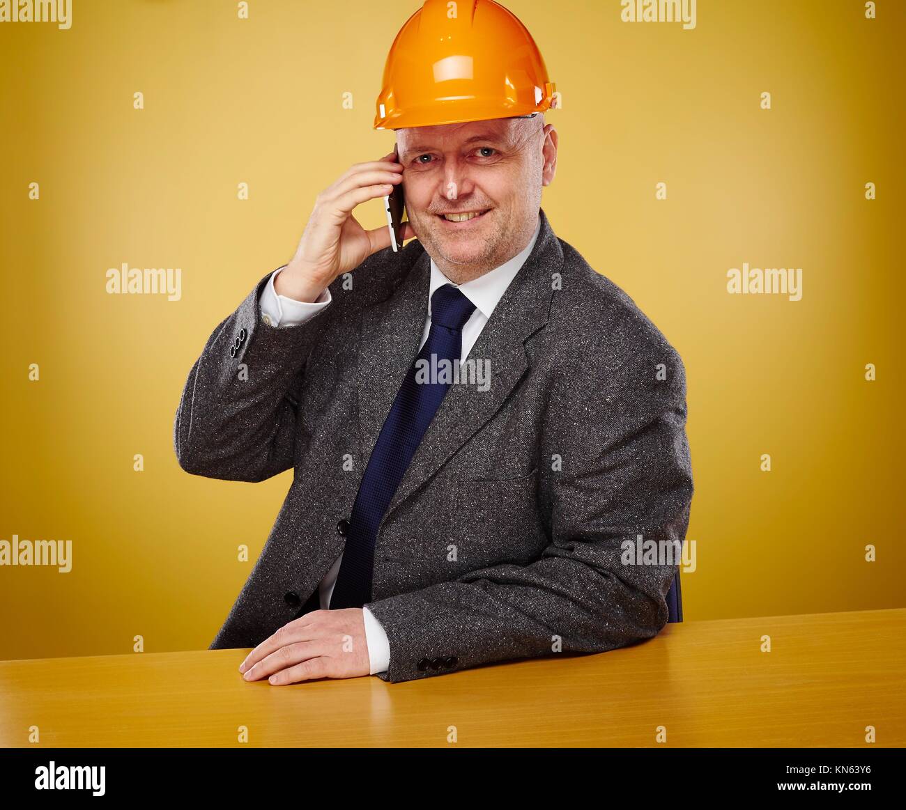 White engineer hat hi-res stock photography and images - Alamy