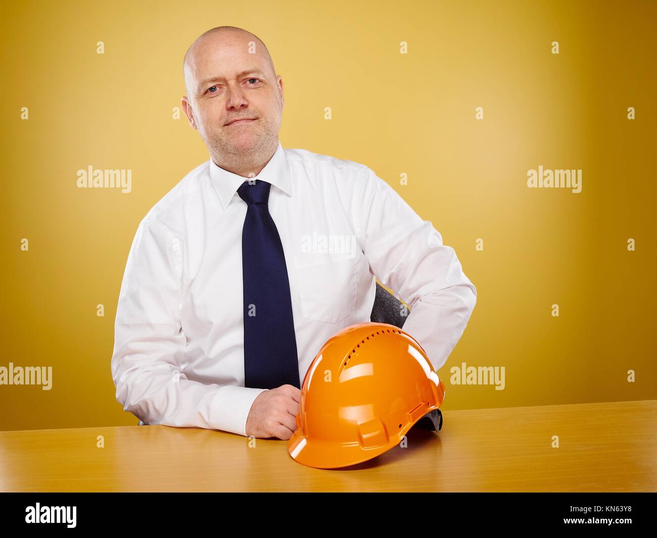 White engineer hat hi-res stock photography and images - Alamy