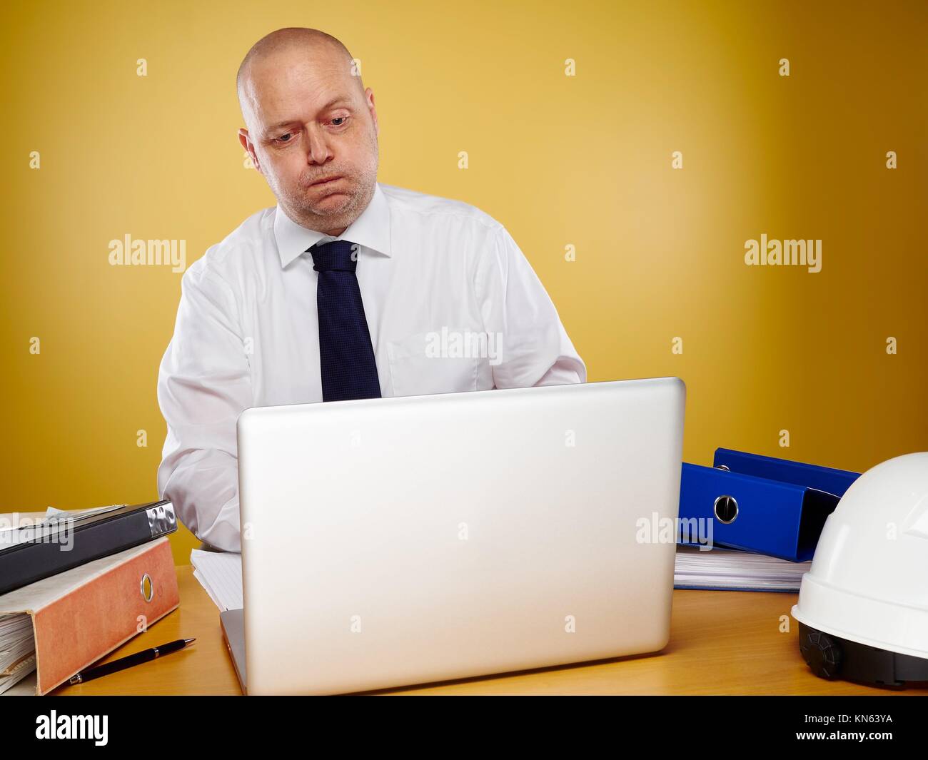 White engineer hat hi-res stock photography and images - Alamy