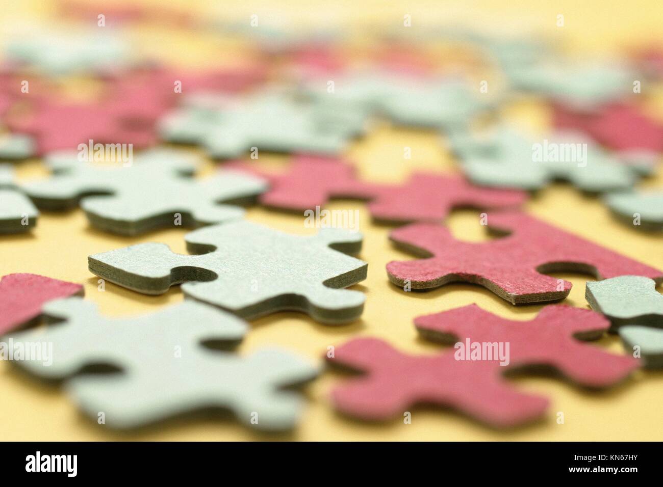 Jigsaw puzzle pieces messy hi-res stock photography and images - Alamy