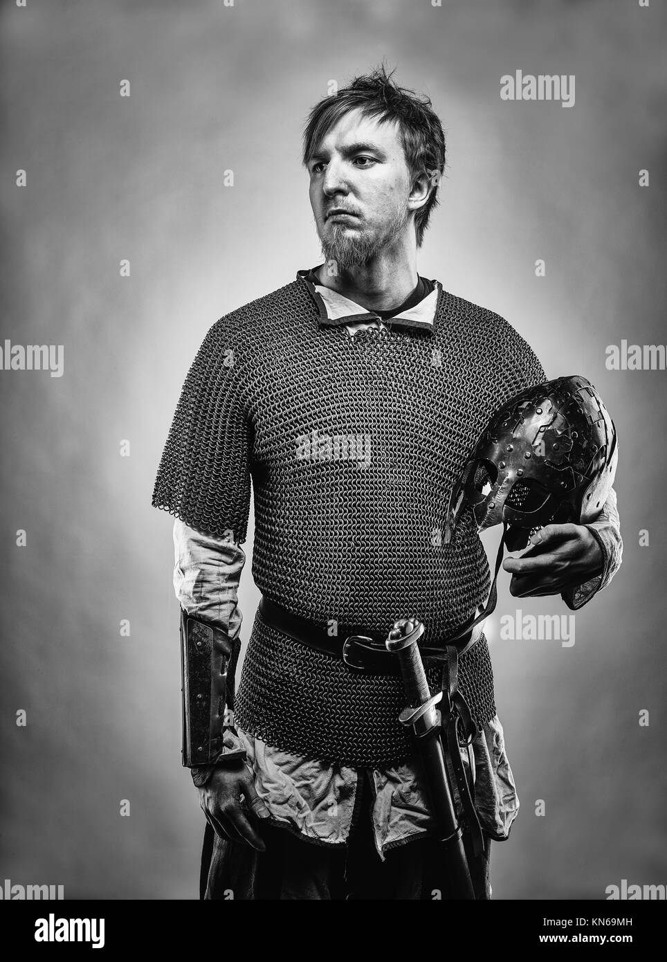 Chainmail knight hi-res stock photography and images - Alamy