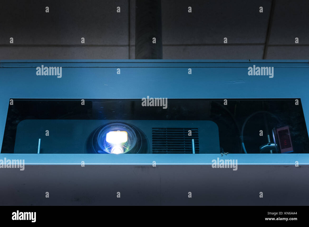 Projector Beam Box Projecting Device OPeration Bright Image Light Close ...