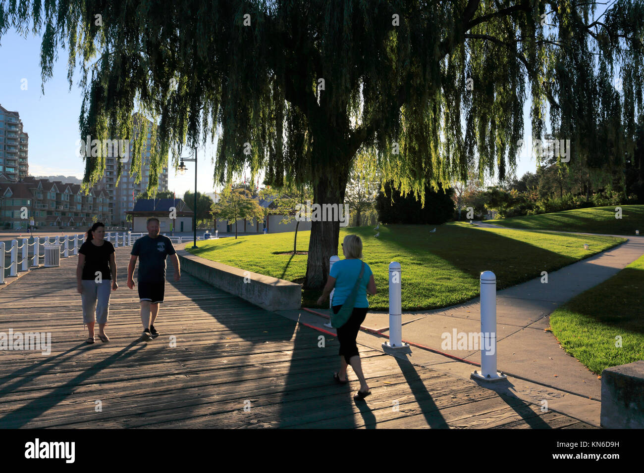 Sunrise over Okanagan Lake, Waterfront Park, Kelowna City, Okanagan ...