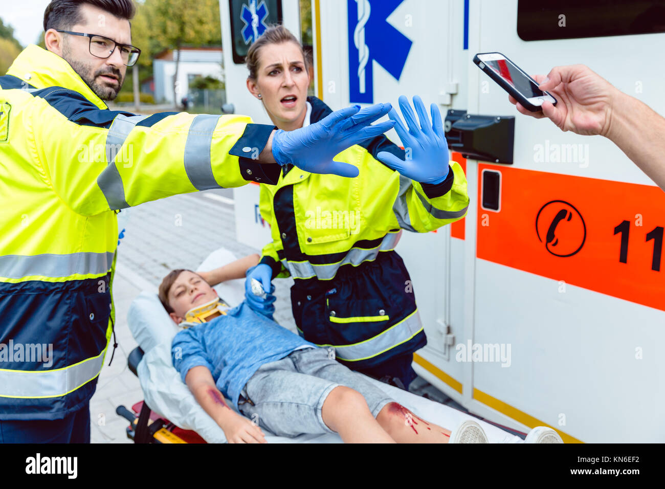 Paramedic photos hi-res stock photography and images - Alamy