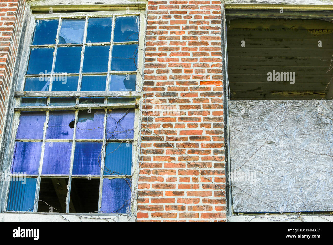 Broken Windows at Blighted Factory Building Stock Photo - Alamy
