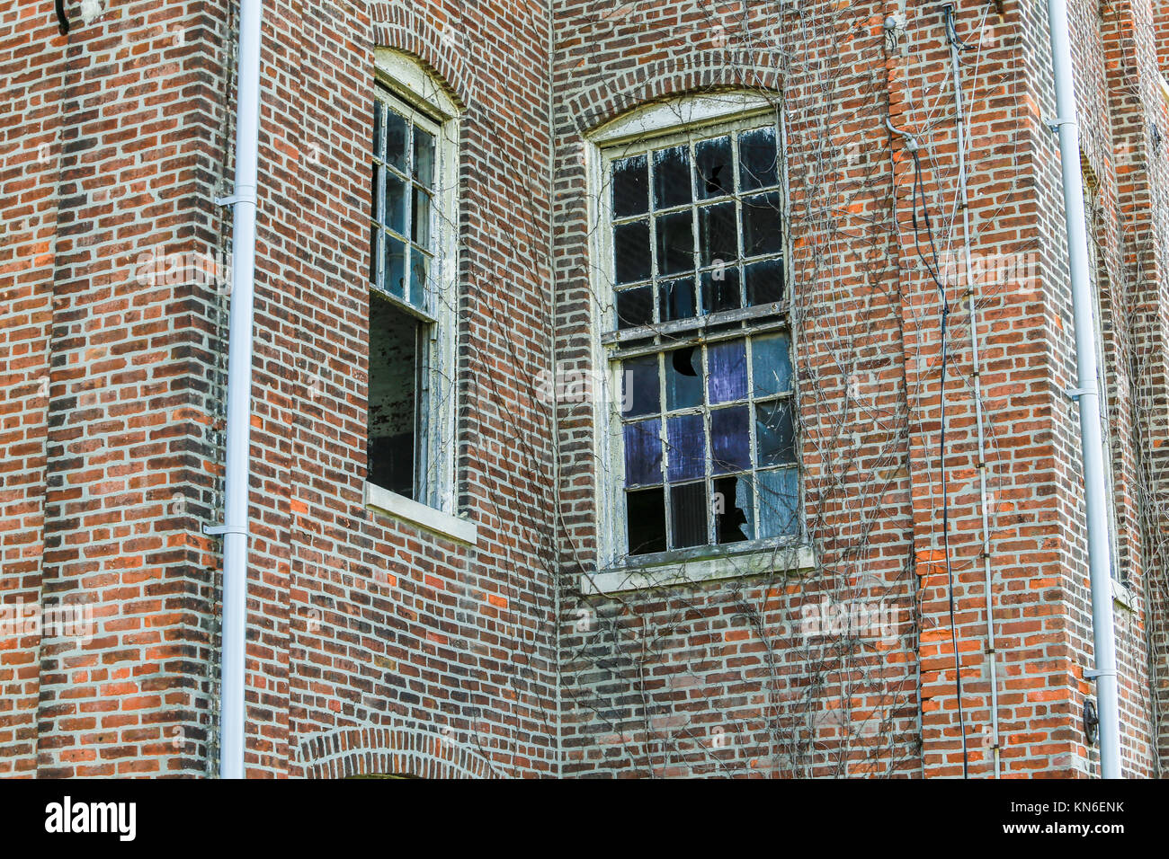 Broken Windows at Blighted Factory Building Stock Photo - Alamy