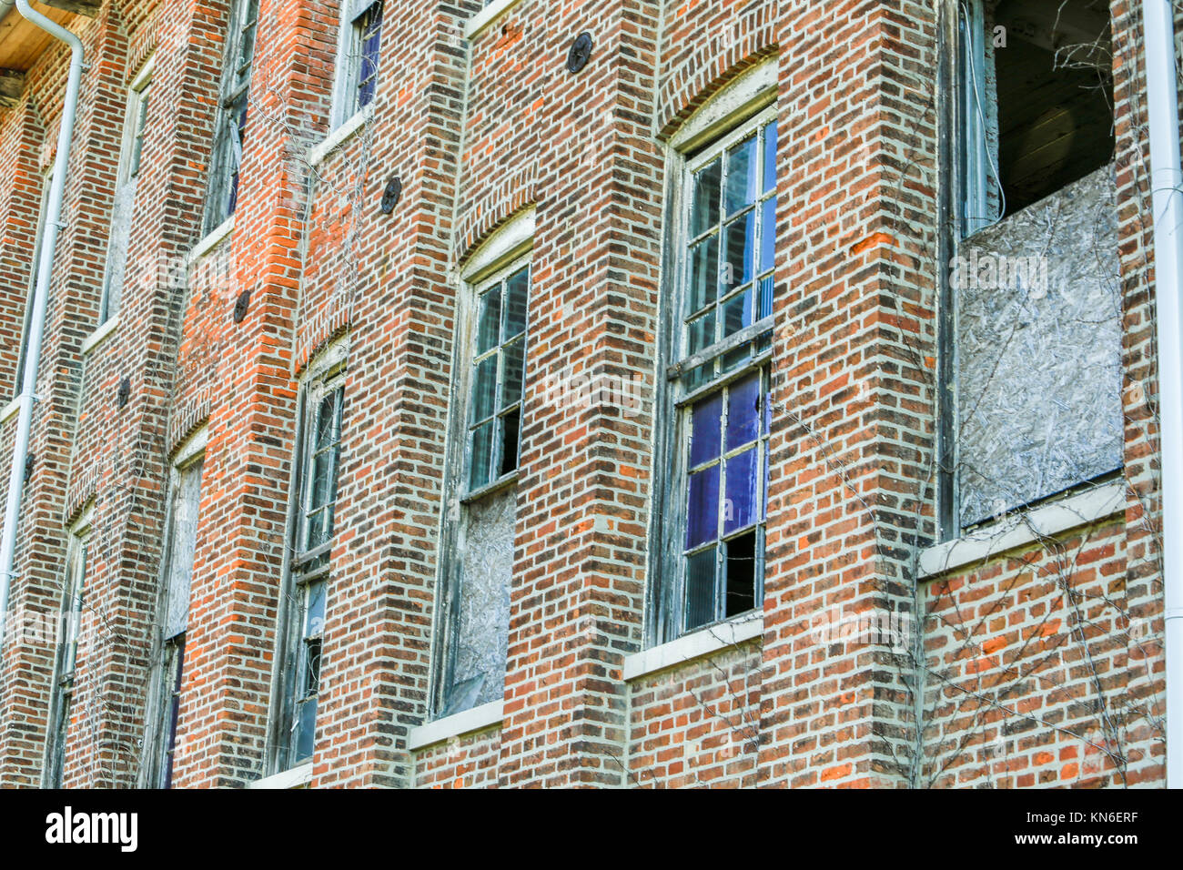 Broken Windows at Blighted Factory Building Stock Photo - Alamy