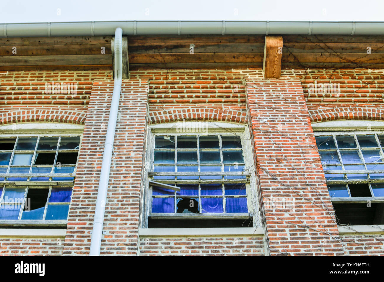 Broken Windows at Blighted Factory Building Stock Photo - Alamy