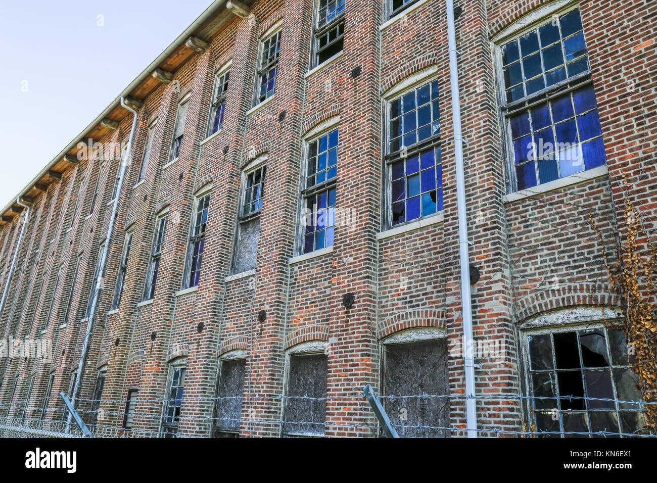 Broken Windows at Blighted Factory Building Stock Photo - Alamy