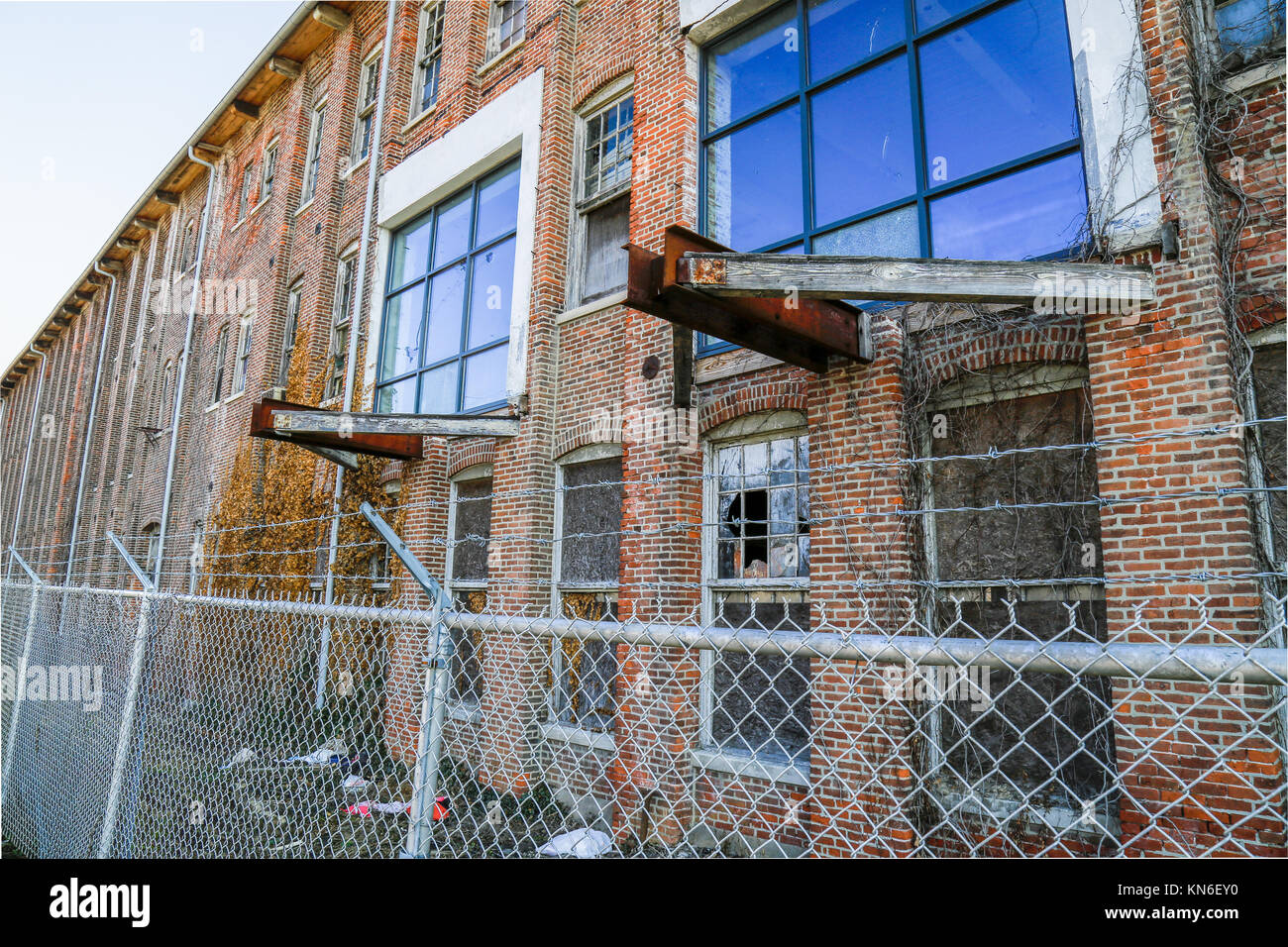 Broken Windows at Blighted Factory Building Stock Photo - Alamy