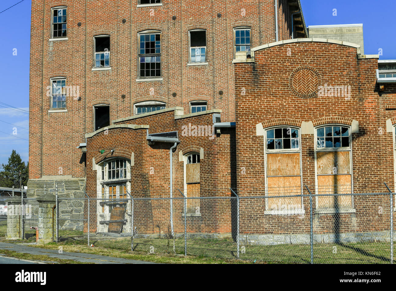 Broken lin hi-res stock photography and images - Alamy
