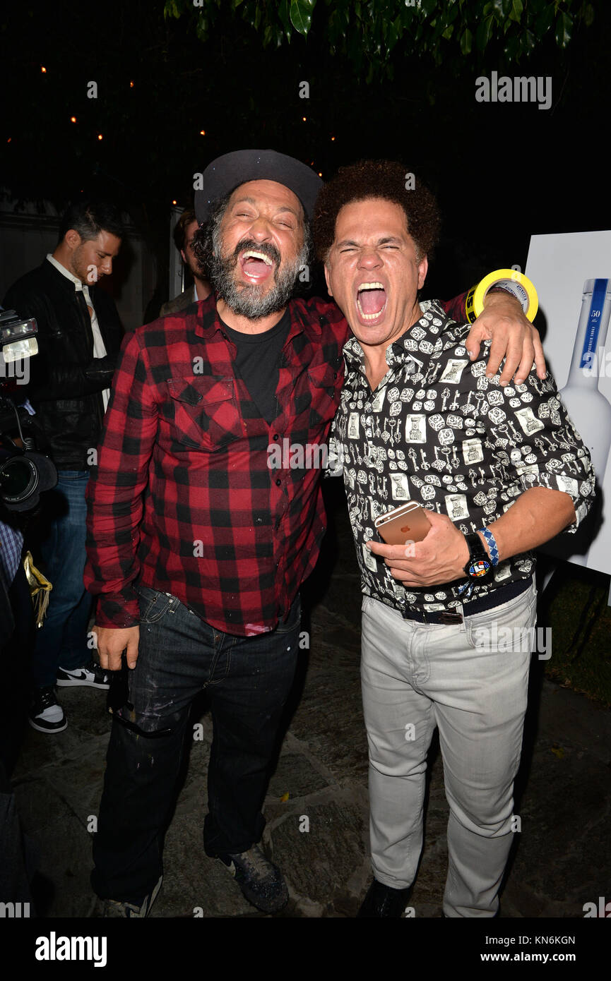 MIAMI BEACH, FL - DECEMBER 01: Mr. Brainwash, Romero Britto attends ...