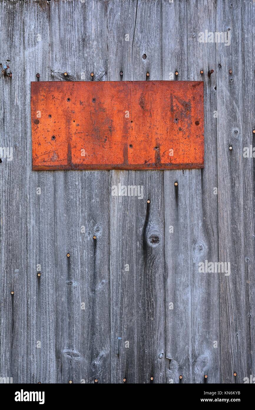 Rusty metal sign on wooden wall, copy space Stock Photo - Alamy
