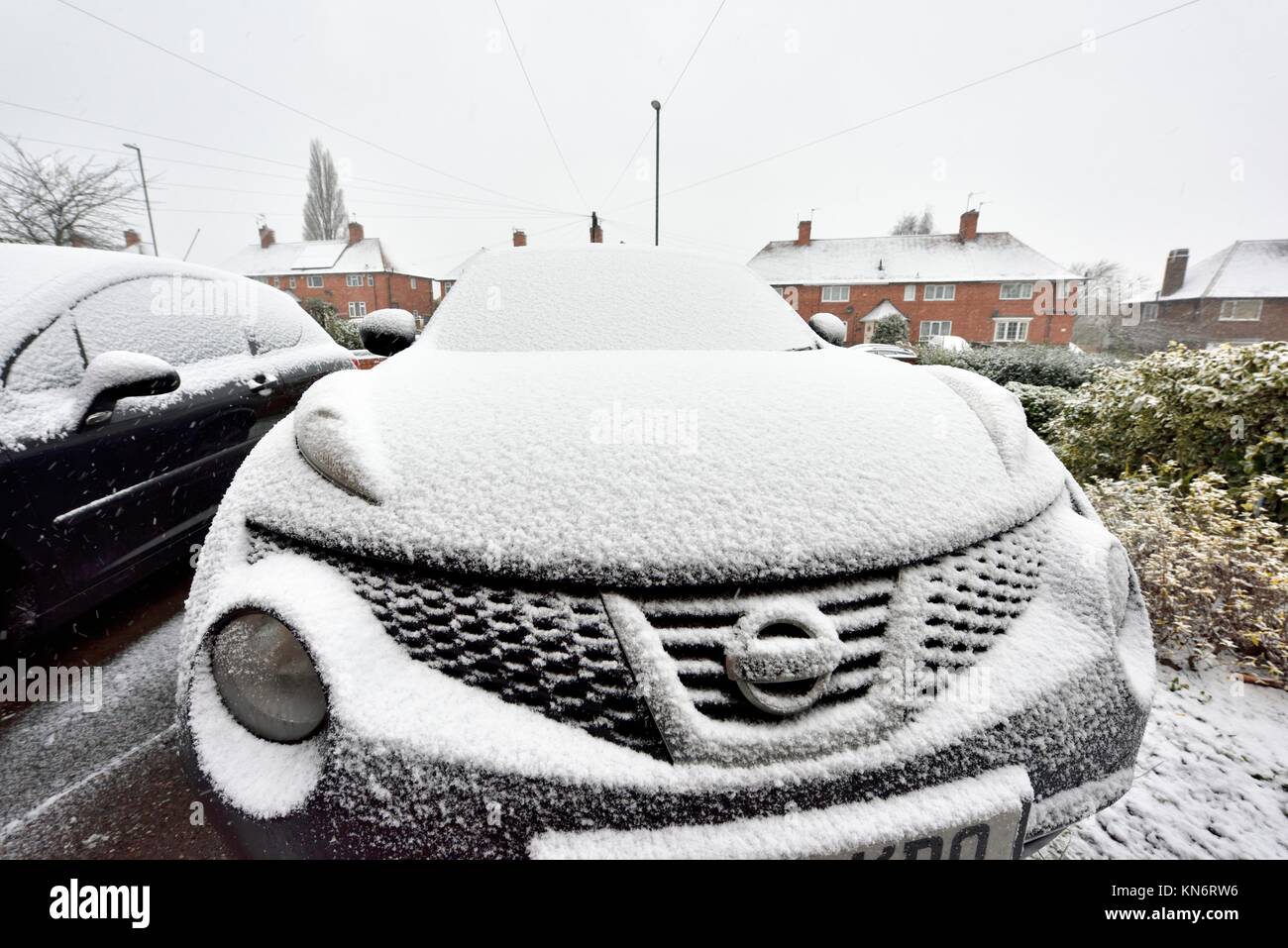 Car bonnet snow covered hi-res stock photography and images - Alamy