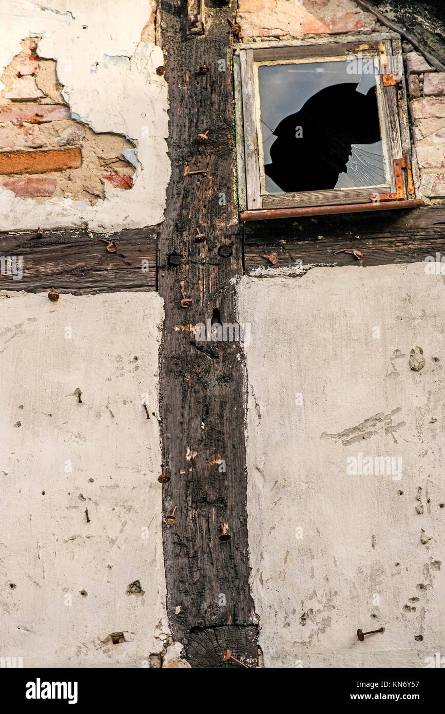 Wood house frame hi-res stock photography and images - Alamy