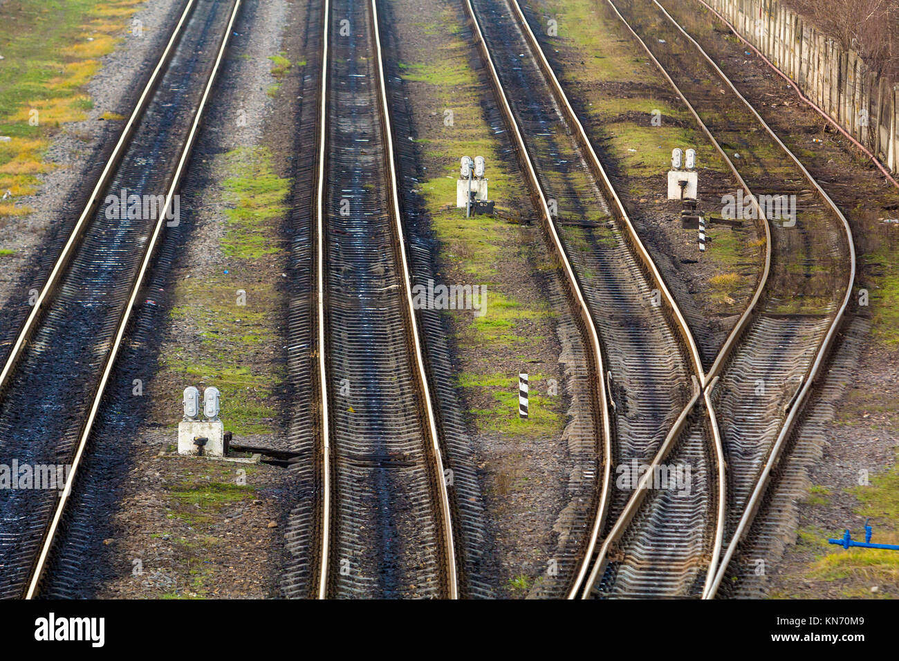 View of the rail road tracks from above Stock Photo - Alamy