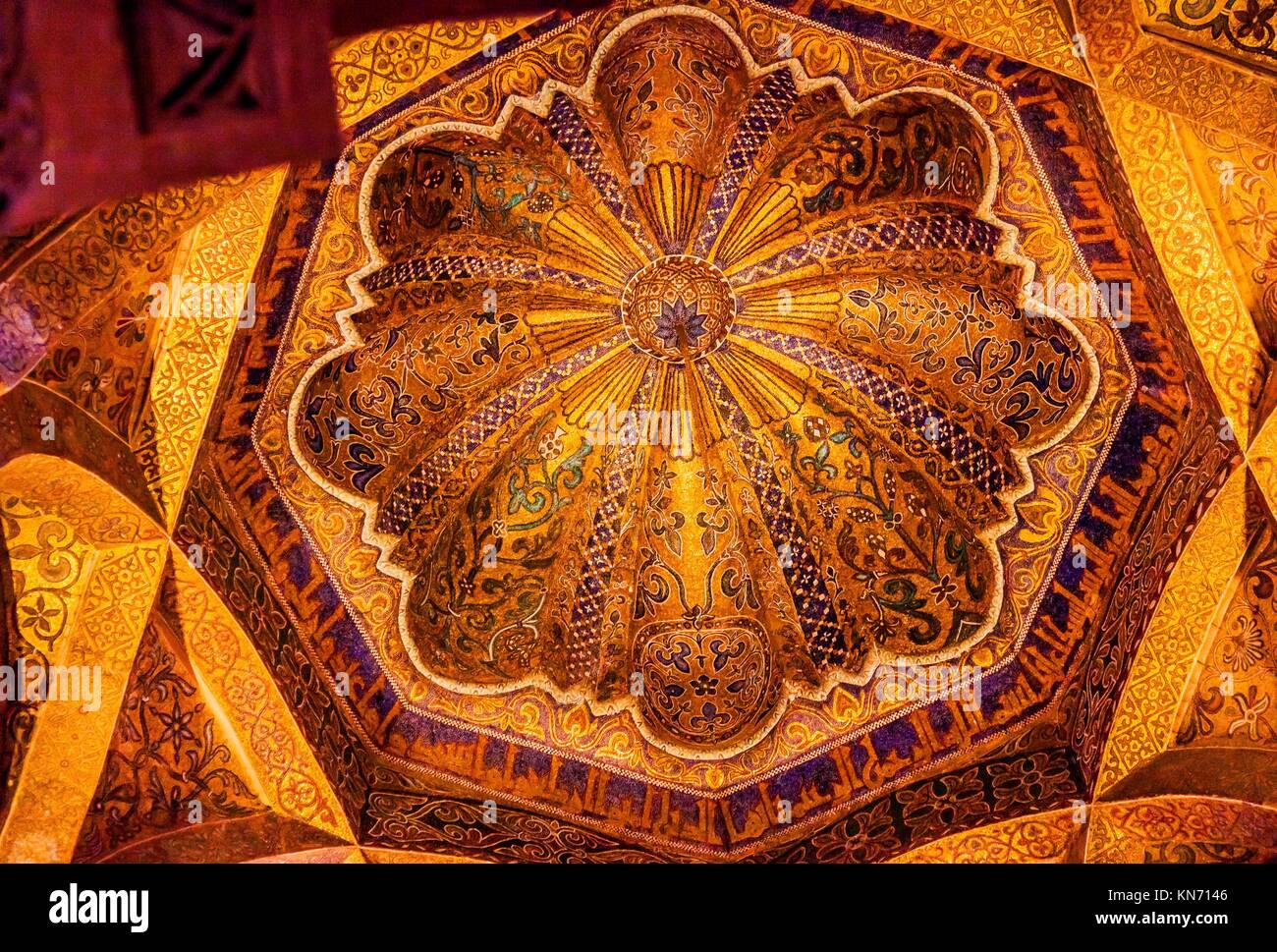 Golden mihrab hi-res stock photography and images - Alamy