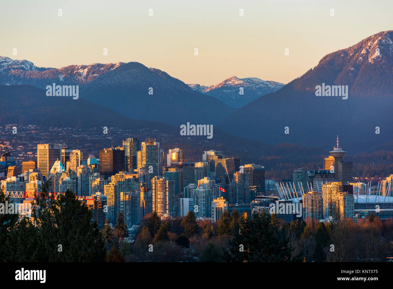 Downtown Vancouver skyline and North Shore Mountains, Vancouver ... Downtown Vancouver skyline and North Shore Mountains, Vancouver ...