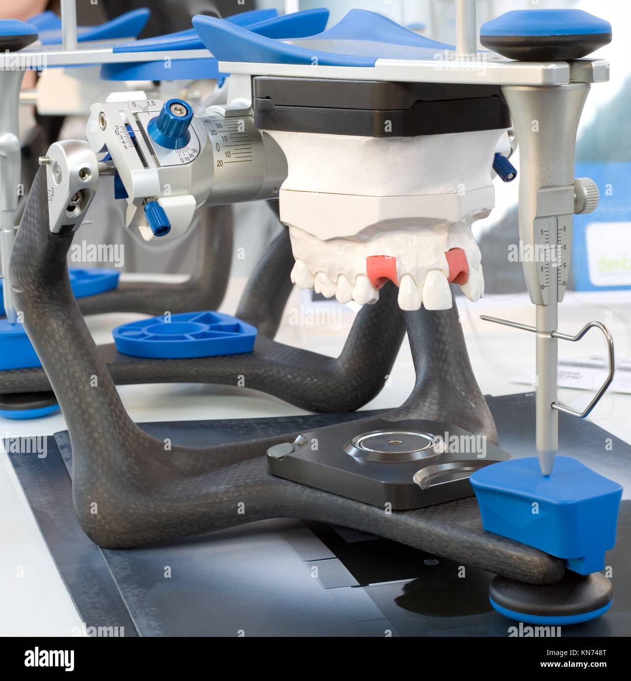 Teeth alignment hi-res stock photography and images - Alamy