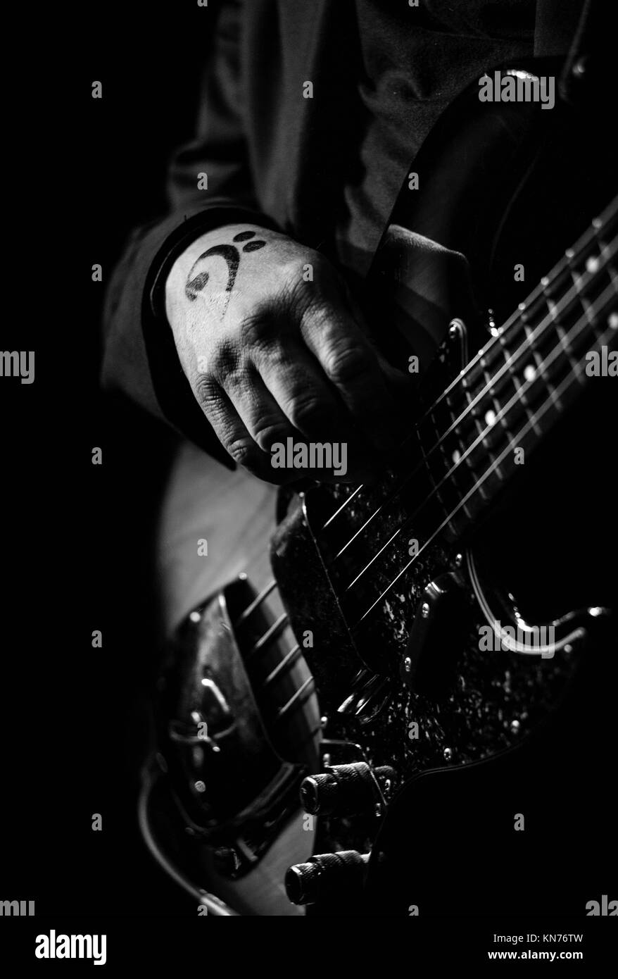 The Hitman Blues Band with the New York Horns in The Voodoo Rooms ...