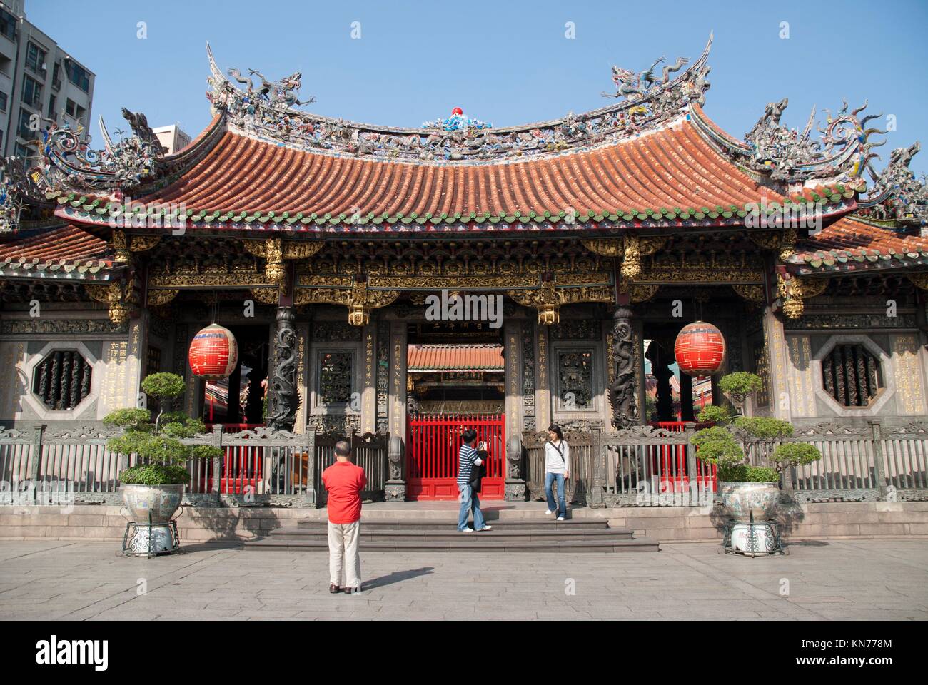 The Lungshan (Dragon Mountain) Temple is Taipei's oldest and most ...