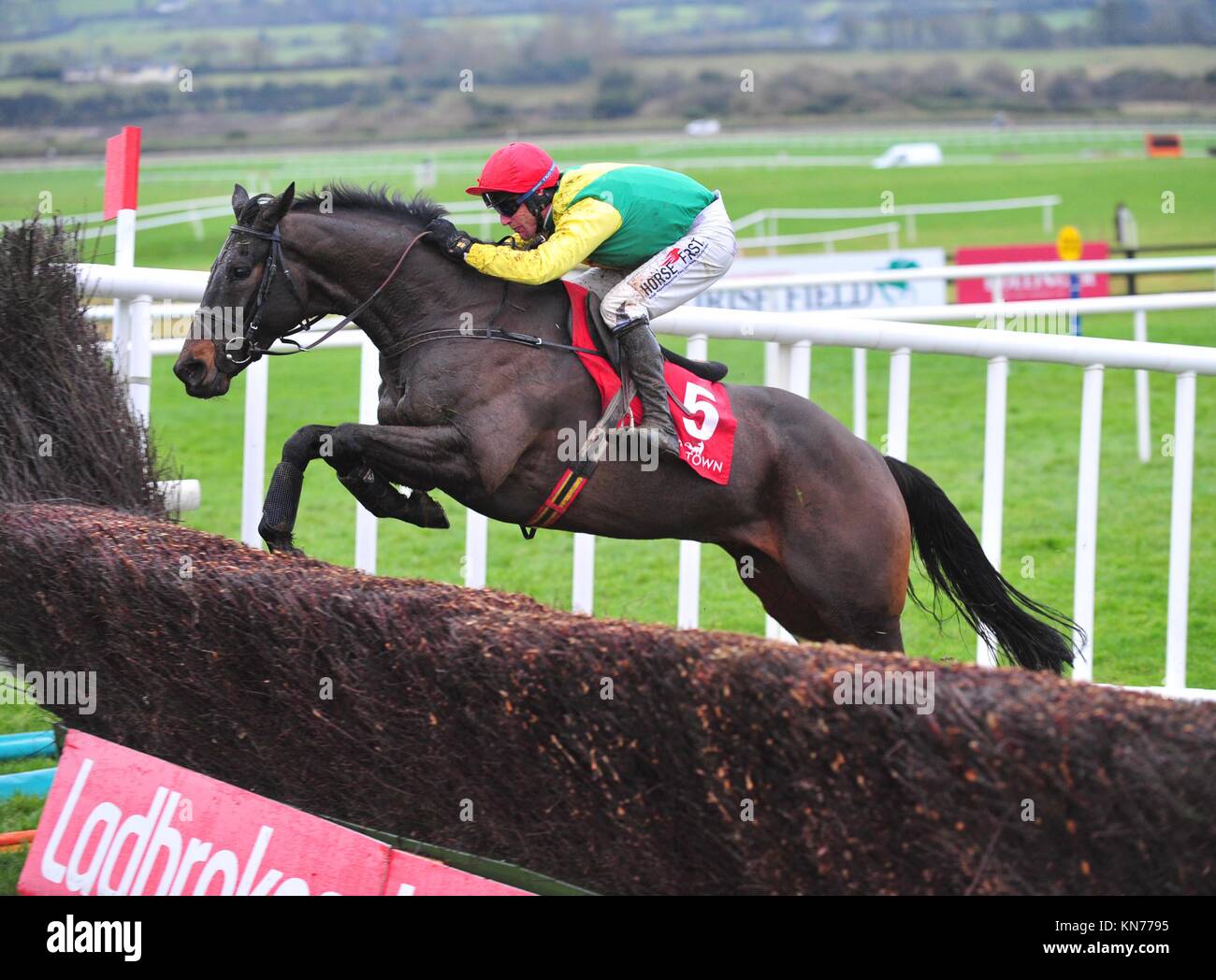 Sizing john hi-res stock photography and images - Alamy