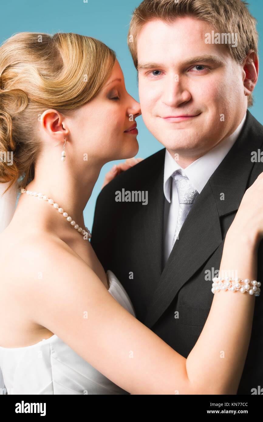 Beth behrs with husband hi-res stock photography and images - Alamy