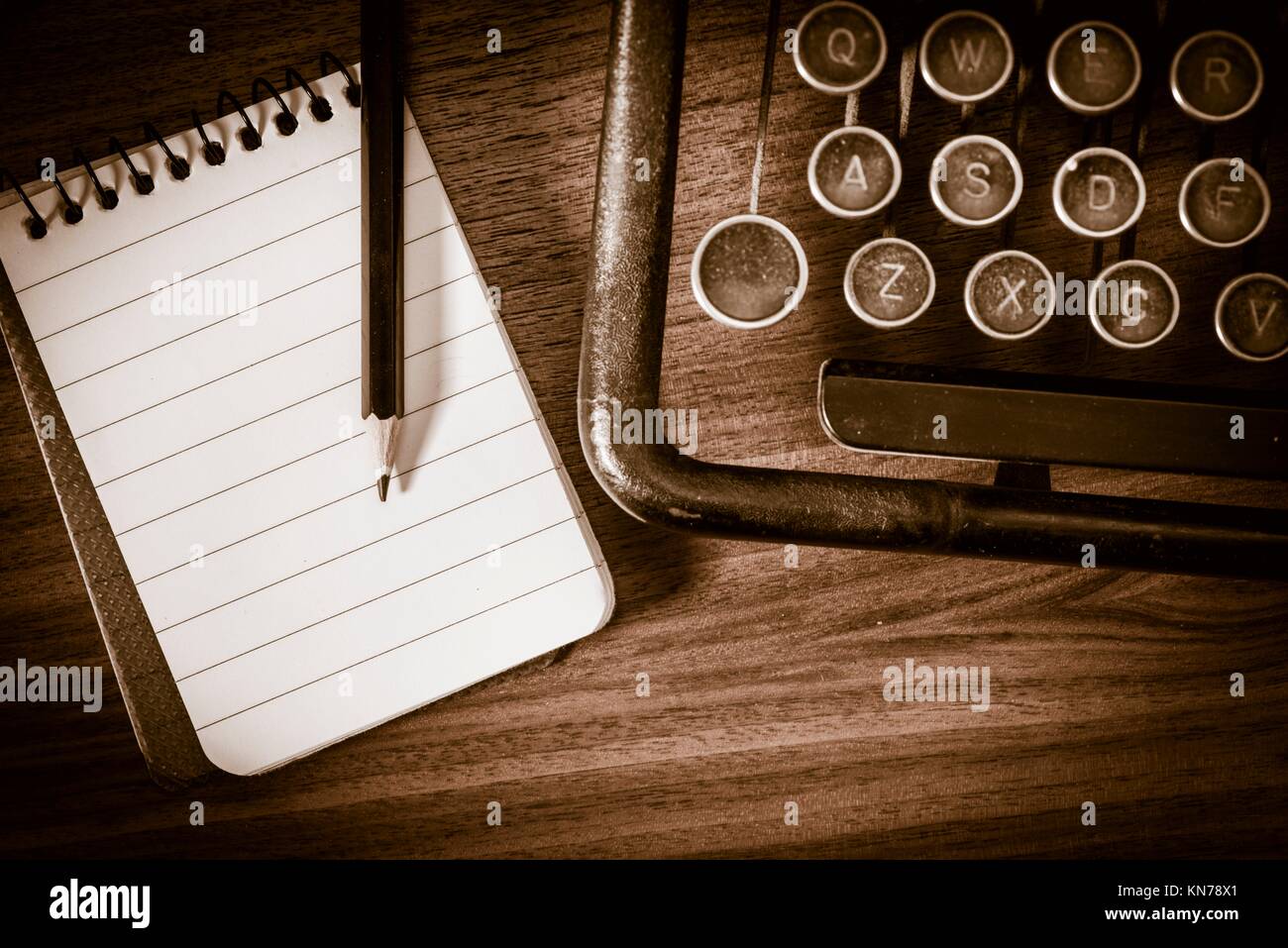 Office antique writing table hi-res stock photography and images - Alamy