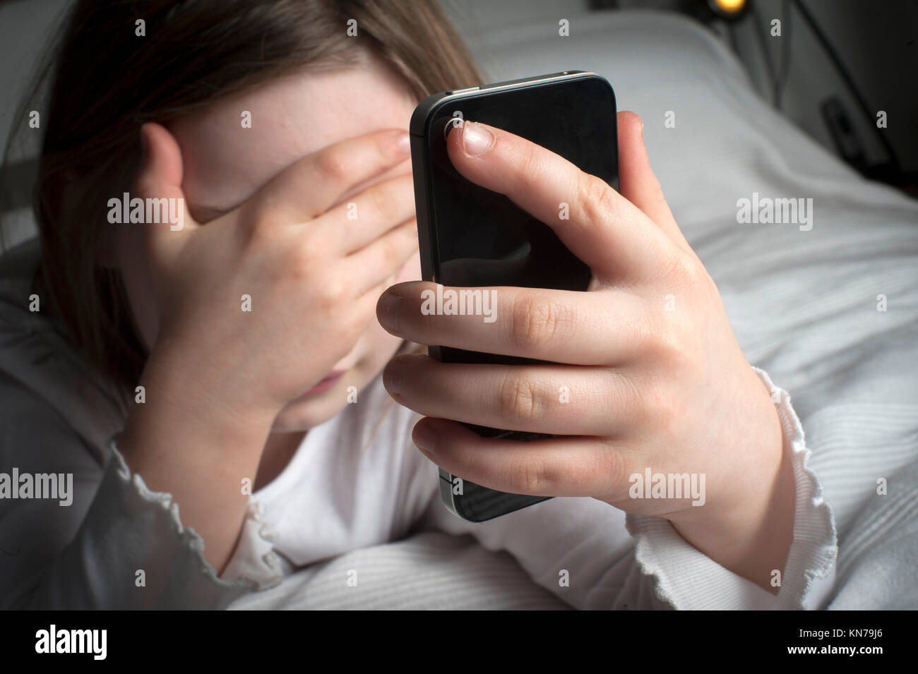 Social media sad hi-res stock photography and images - Alamy