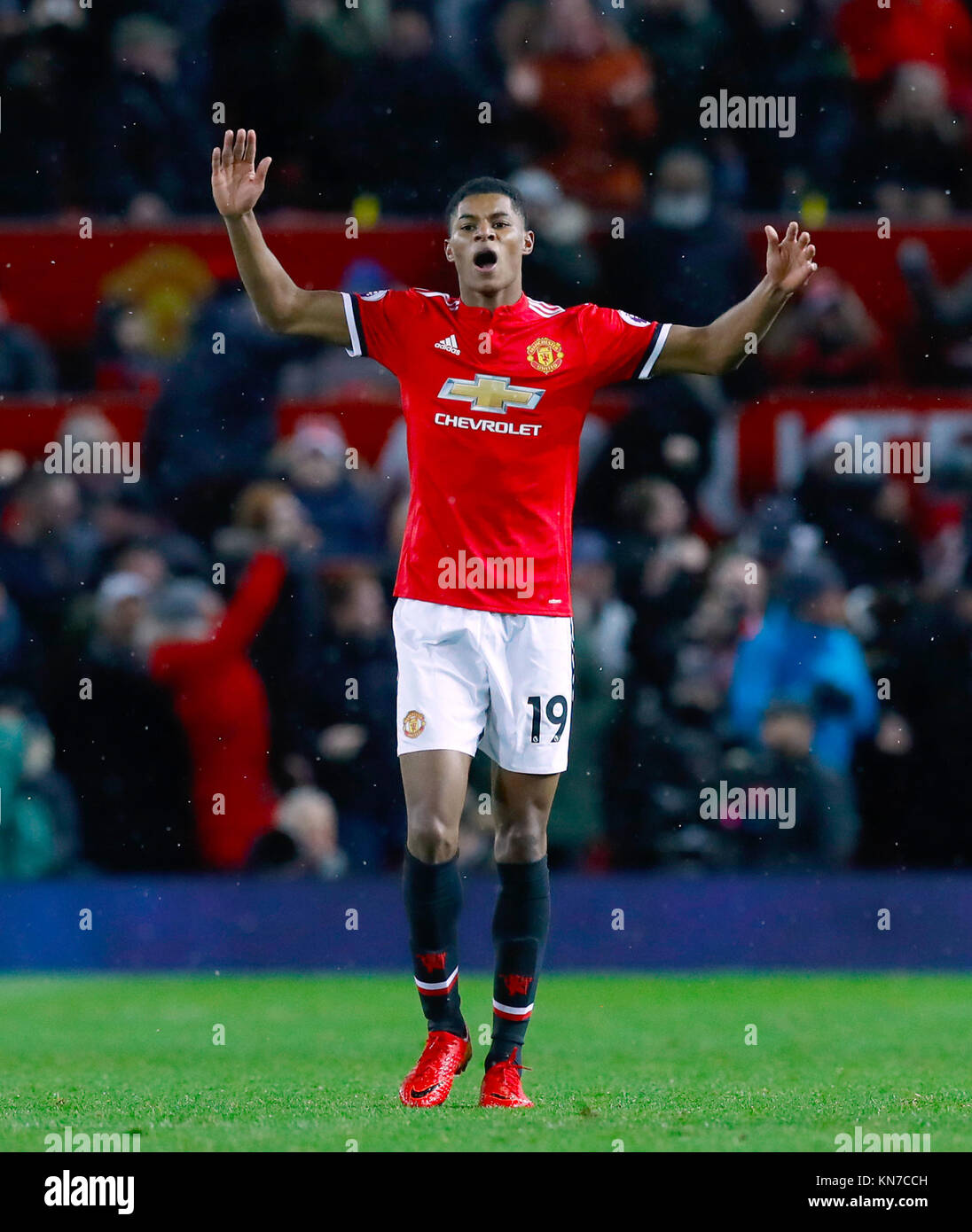 Manchester United's Marcus Rashford celebrates scoring his side's first ...