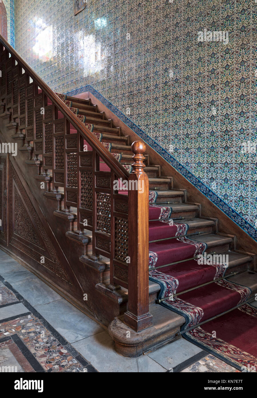 Red carpet stairs egypt hi-res stock photography and images - Alamy