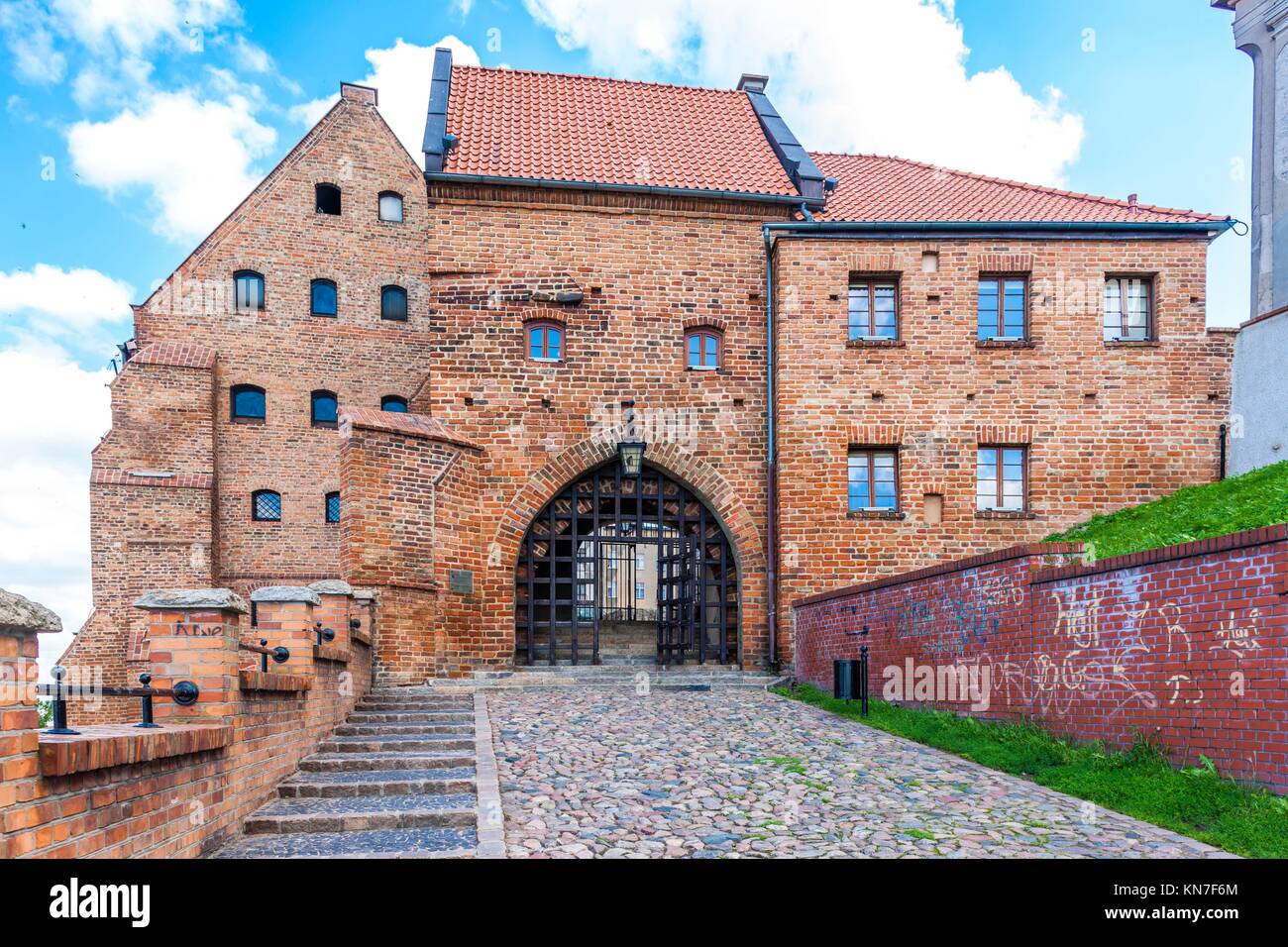 Medieval granary hi-res stock photography and images - Alamy
