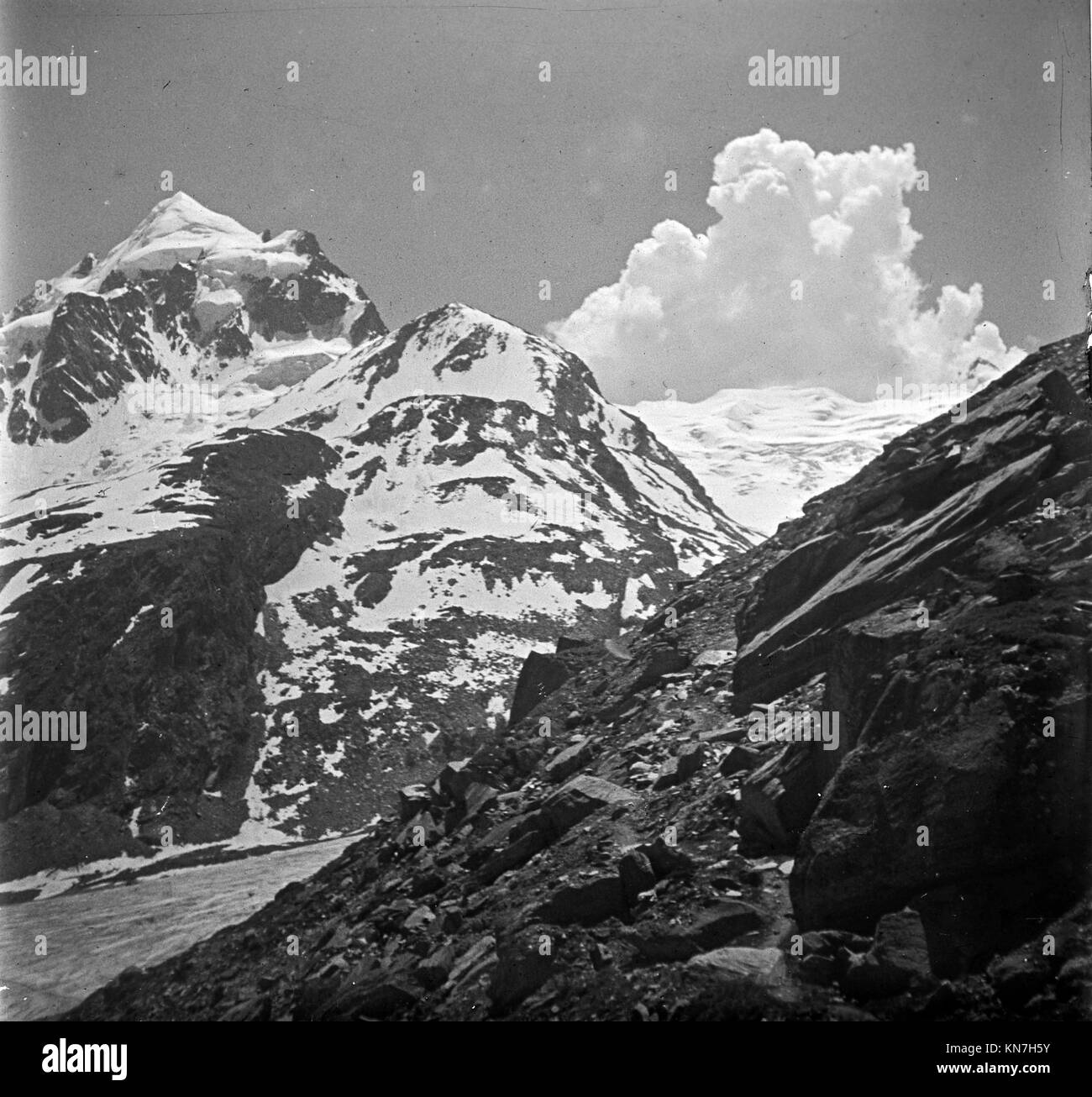 Switzerland in 1920s hi-res stock photography and images - Alamy