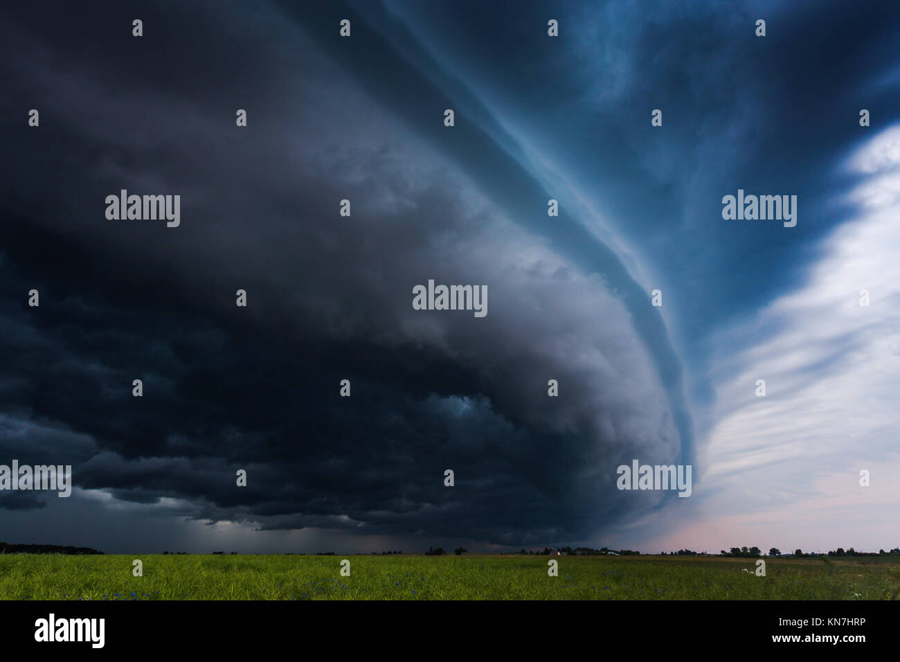 Gigantic shelf cloud of aproaching storm Stock Photo - Alamy