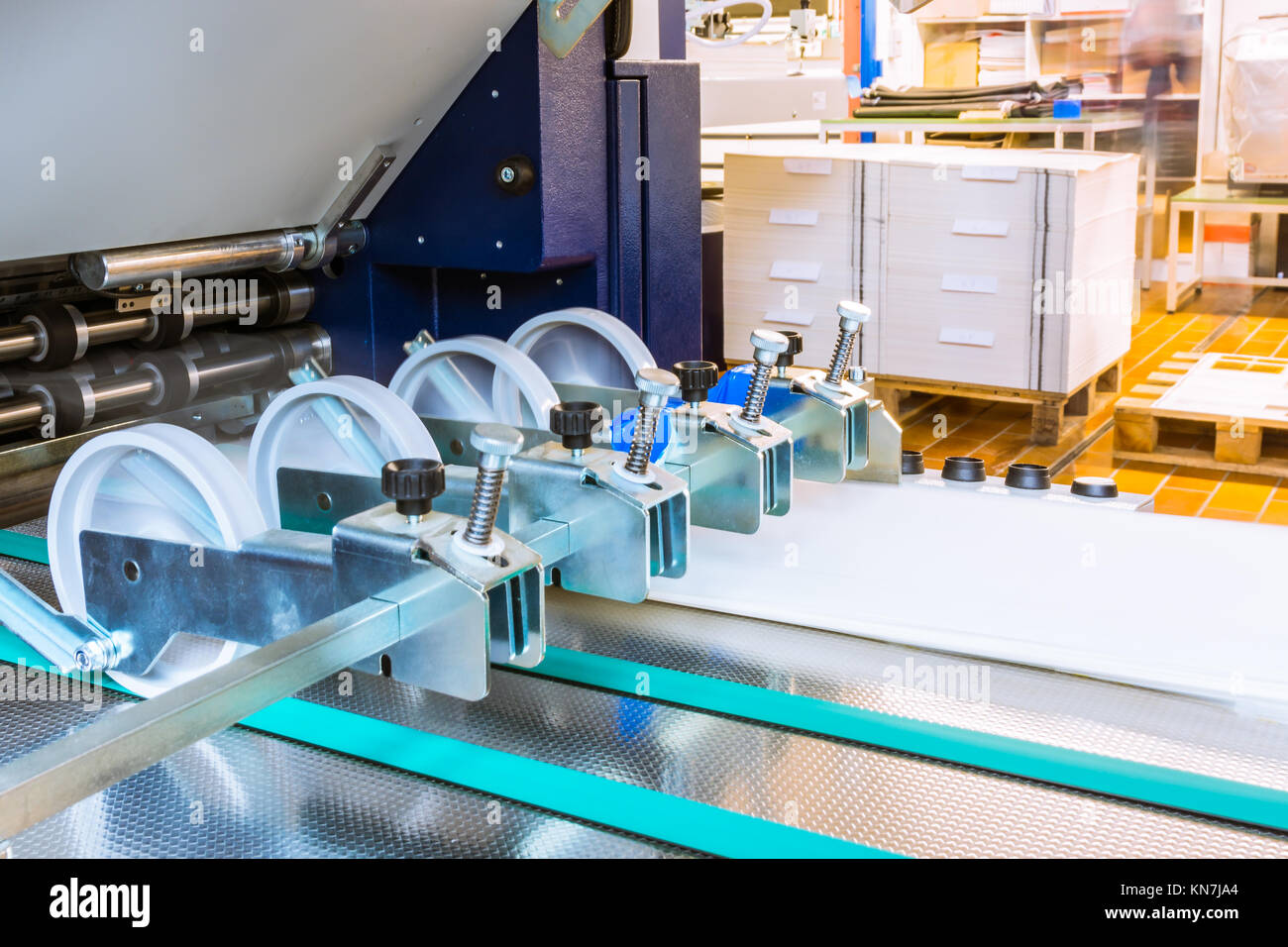 Paper Folding Machine Rollers Conveyor Belt Output Feed Printing ...