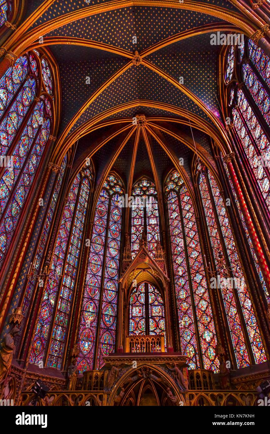 Glass cathedral ceiling hi-res stock photography and images - Alamy